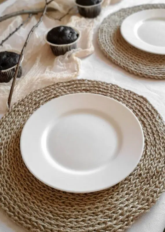 Why Jute Rugs Are A MUST HAVE For Sustainably-Minded Decorators - hip&home